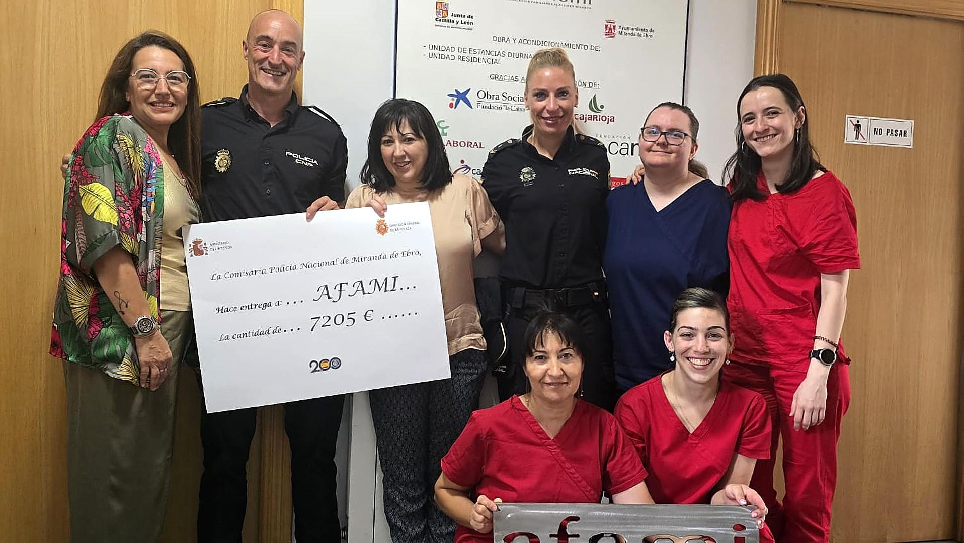 Afami recibe 7.205 euros recaudados en Miranda por la Policía Nacional | El Correo